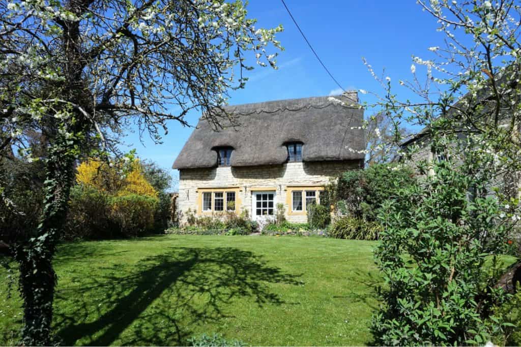 25 Lovely English Thatched Roof Cottages - I Heart Britain