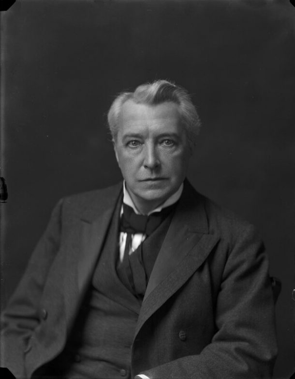 The Curse of the Purple Dehli Sapphire in the Natural History Museum in ...