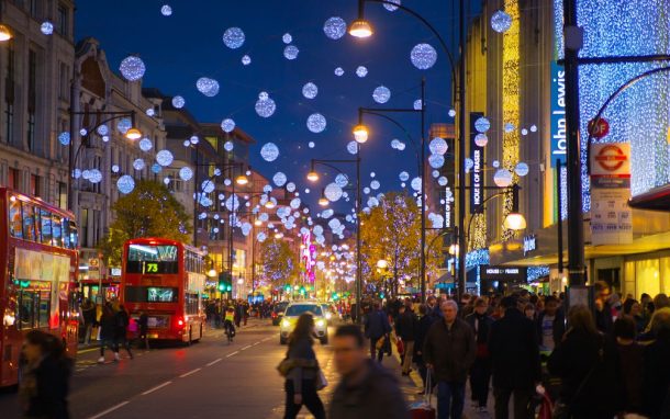 19 Fun & Quirky British Christmas Traditions Worth Exporting - I Heart ...
