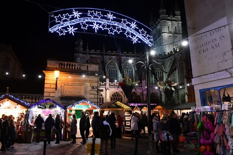 Unbelievably Festive Photos of Bath, England's Christmas Market - I ...